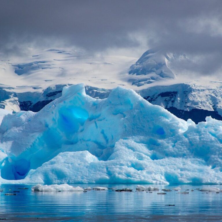 10 Secrets Hidden Beneath the Antarctic Ice